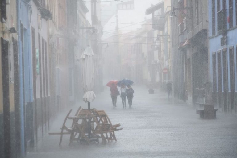 Canary Islands government issues pre-alert as heavy rain and storms ...